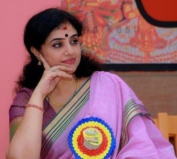 Methil Devika (Mukesh Wife) Wiki, Biography, Age, Dance, Husband, Images - wikimylinks