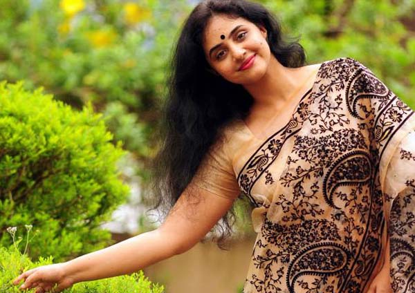 Methil Devika (Mukesh Wife) Wiki, Biography, Age, Dance, Husband ...