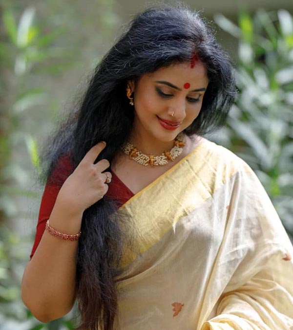 Methil Devika (Mukesh Wife) Wiki, Biography, Age, Dance, Husband ...