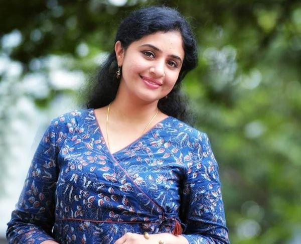 Methil Devika (Mukesh Wife) Wiki, Biography, Age, Dance, Husband ...